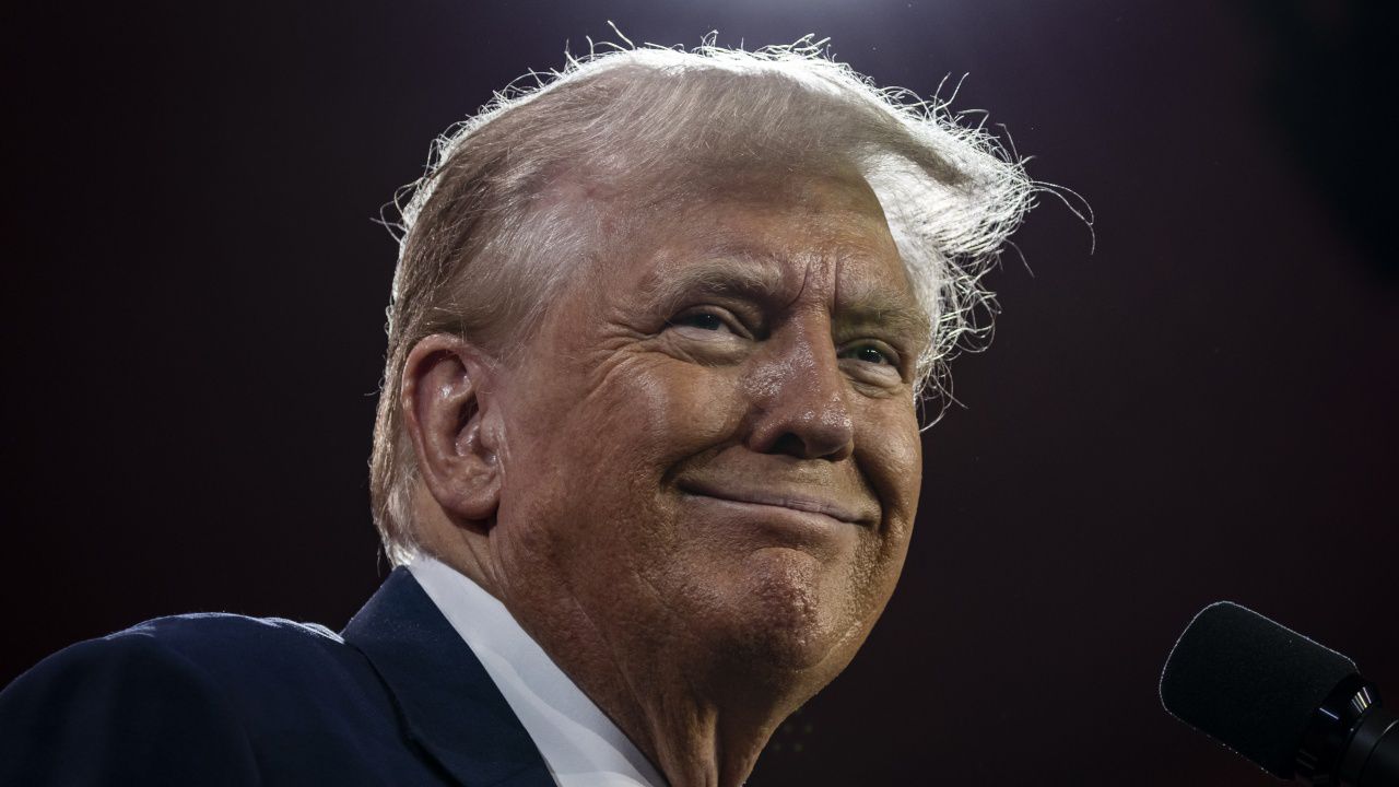 Reuters Двама ключови съветници на Доналд Тръмп са му представили план за прекратяване на