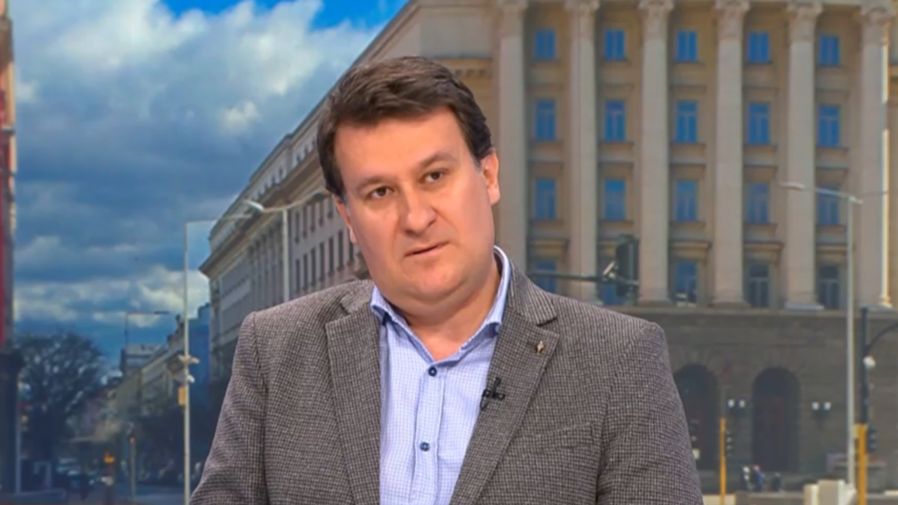 Политологът доц Любенов ГЕРБ СДС и ПП ДБ не играят игри търсят се всякакви варианти за