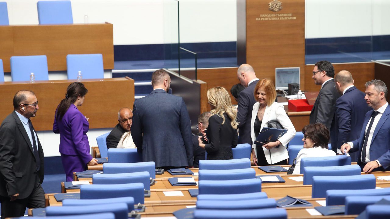 Парламентарна група с под 10 депутати не може да съществува решиха на комисия в НС Новини бг