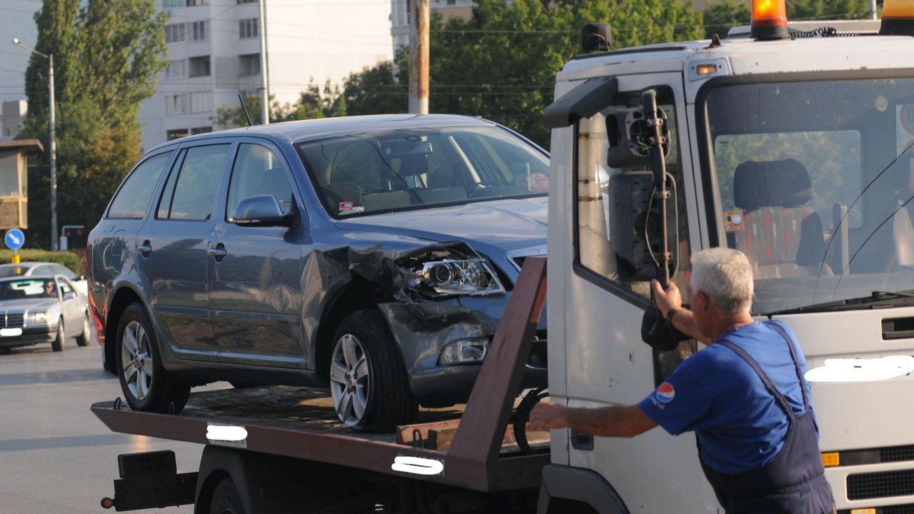 16-годишен изби зъби на служител на Столична община, репатрирал ...