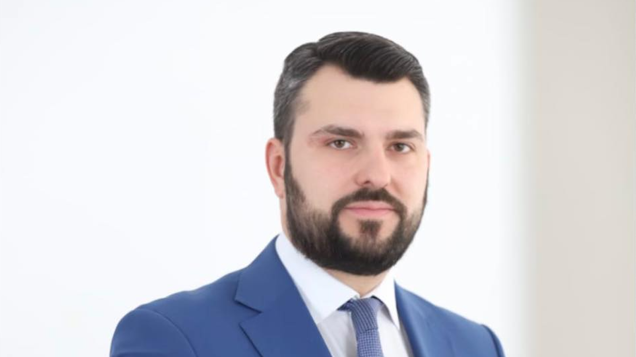 Георг Георгиев от ГЕРБ соли Асен Василев във Фейсбук Резултатите