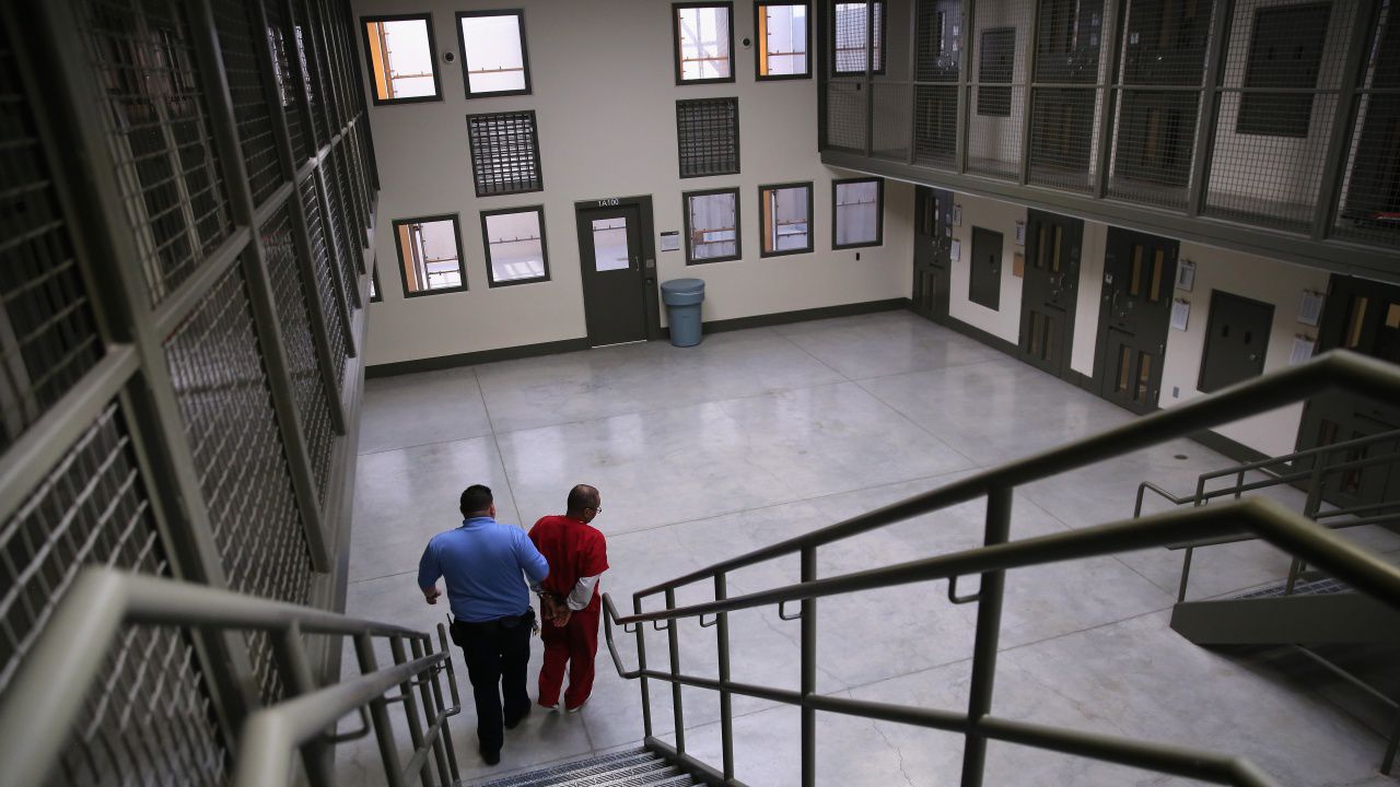 САЩ повдигнаха обвинения срещу гангстери за опит да разпалят междурасова война Новини бг