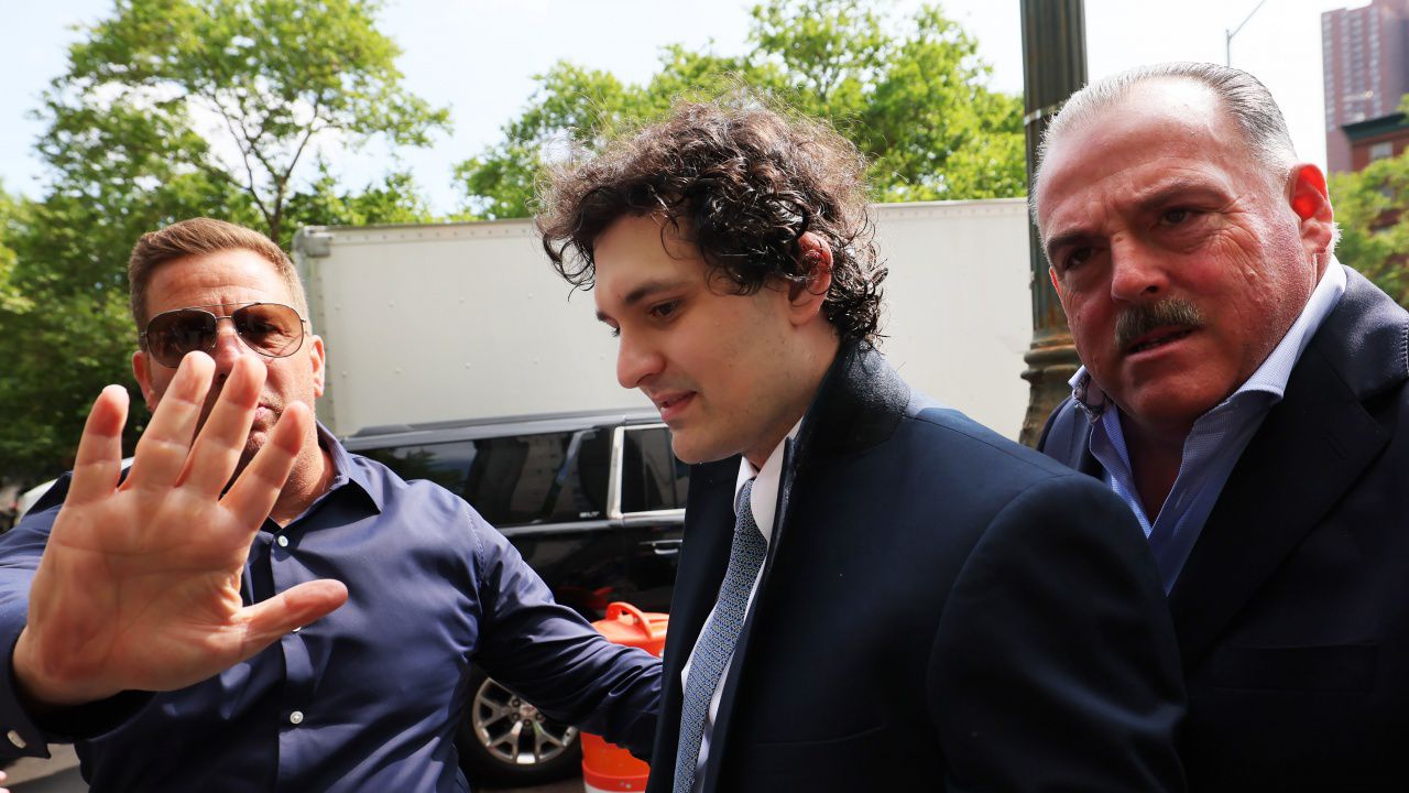 Съд в САЩ постанови фалиралата борса за криптоактиви Еф Ти Екс да плати 12 7 млрд долара на