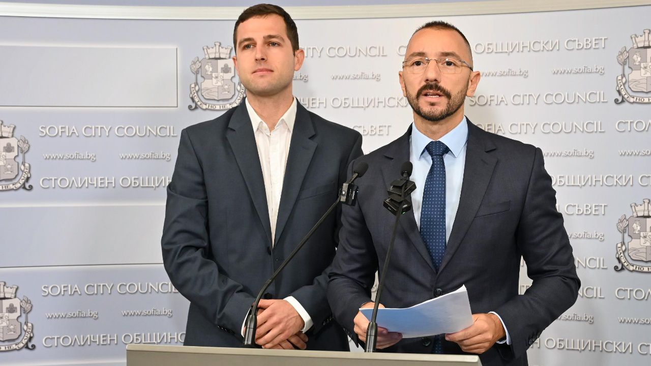 Хекимян с нова порция нападки към Терзиев Зреят бунтове в София а той замина за Виетнам