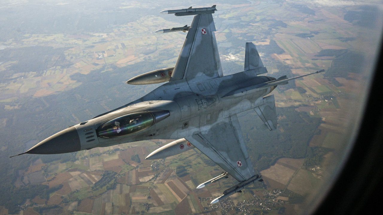 След последните руски удари по Украйна Полша вдигна самолетите си и нивото на защита Новини бг