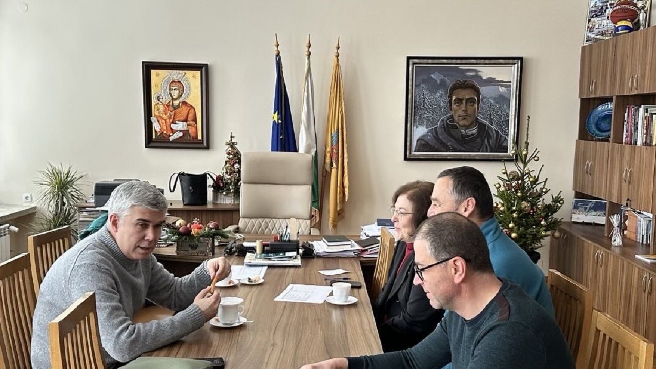 Министър Малинов се срещна с кмета на Троян Донка Михайлова Новини бг