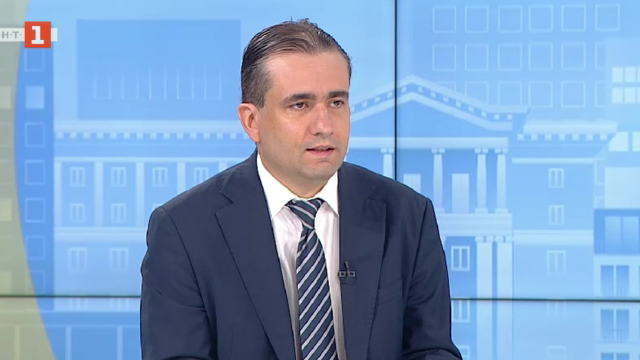 Божанов след инцидента със самолета на Фон дер Лайен Правителството да събере необходимата