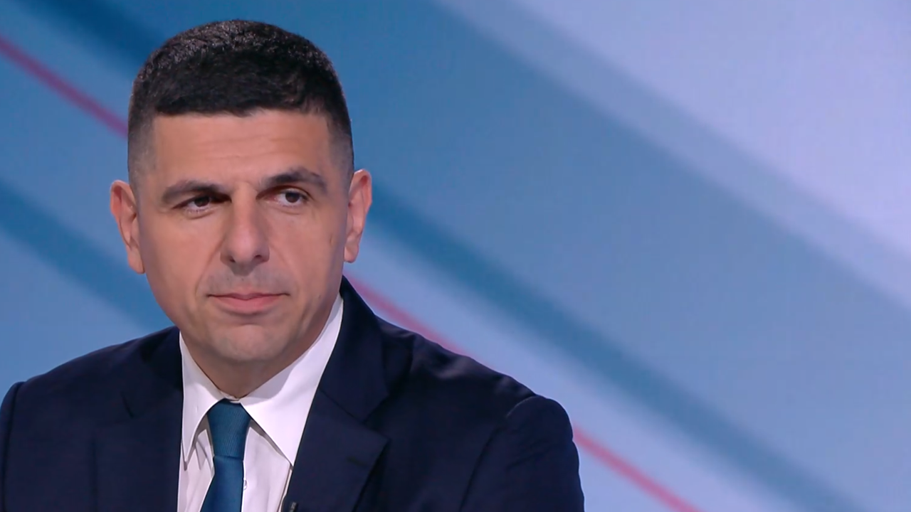 Ивайло Мирчев за самолета с Фон дер Лайен Притеснително властта не знае какво се случва в