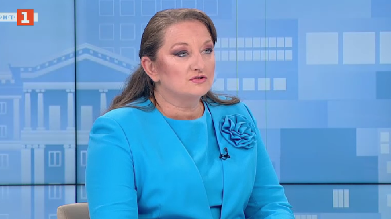 Деница Сачева ПП ДБ приличат на силиконови момичета които се надуват за да изглеждат красиви