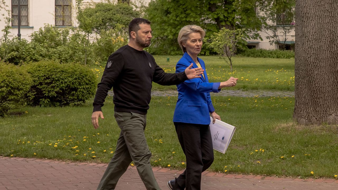 Фон дер Лайен е обсъдила със Зеленски развитието на ситуацията около Украйна и следващите стъпки