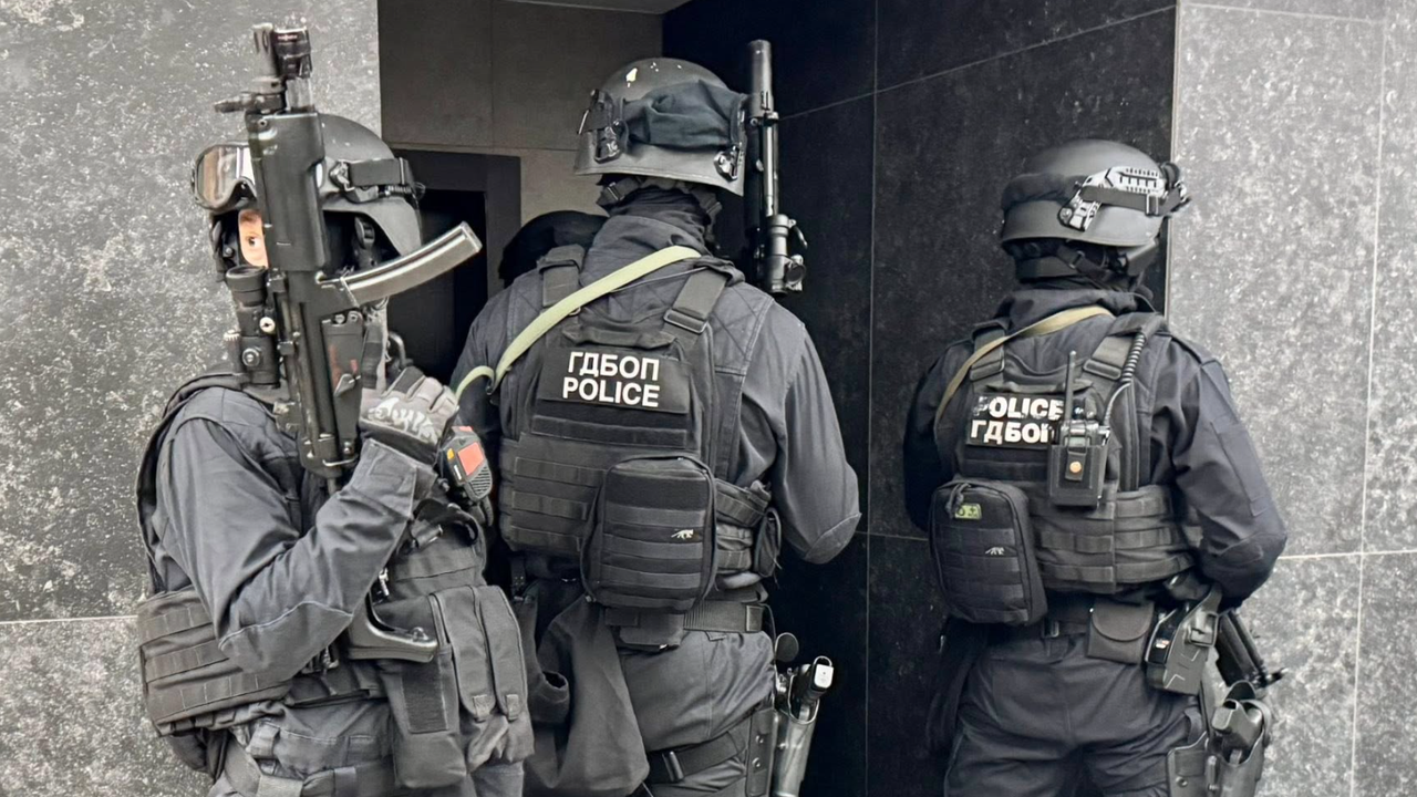 ГДБОП неутрализира престъпна група за трафик на мигранти през България Новини бг