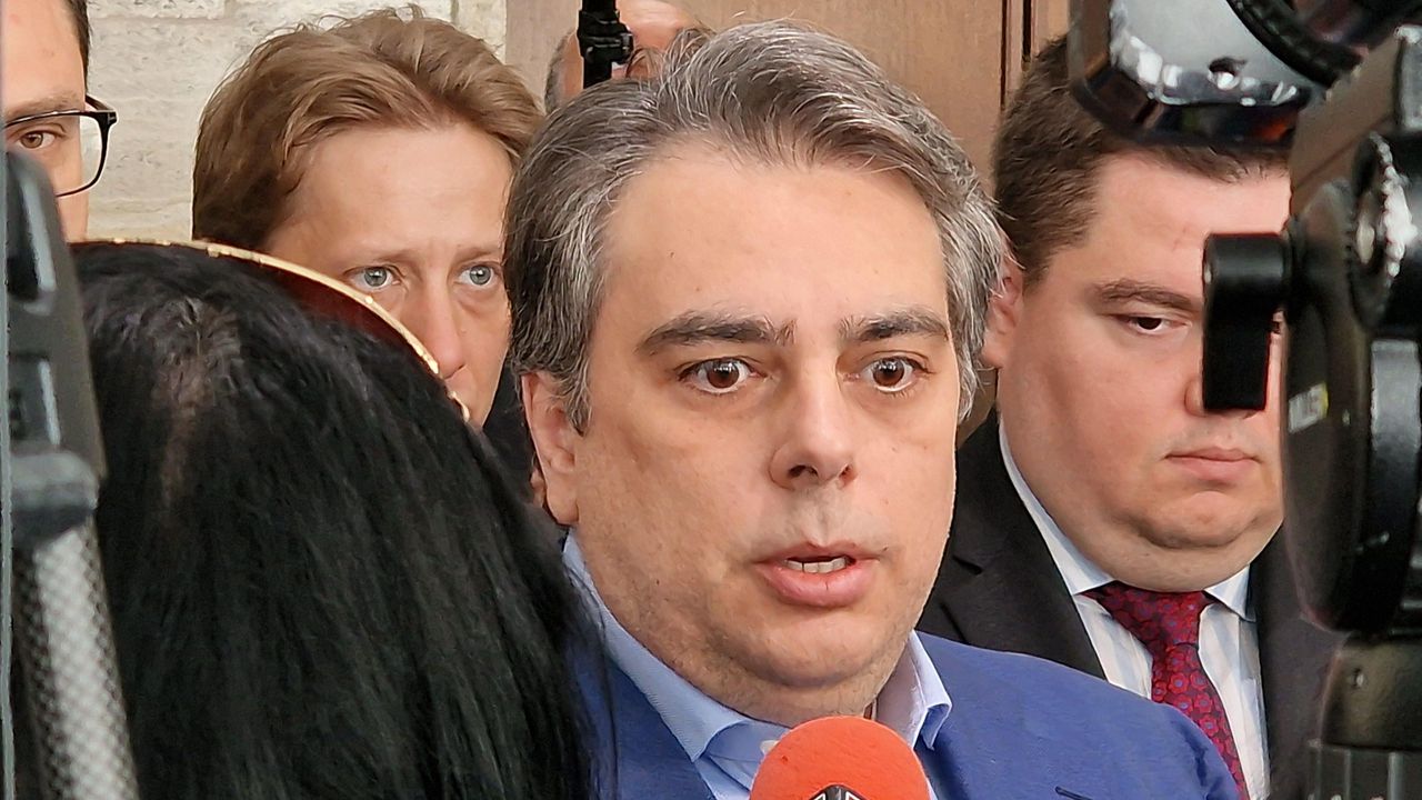 Асен Василев е подал иск за нанесени вреди срещу Пламенка Димитрова Новини бг