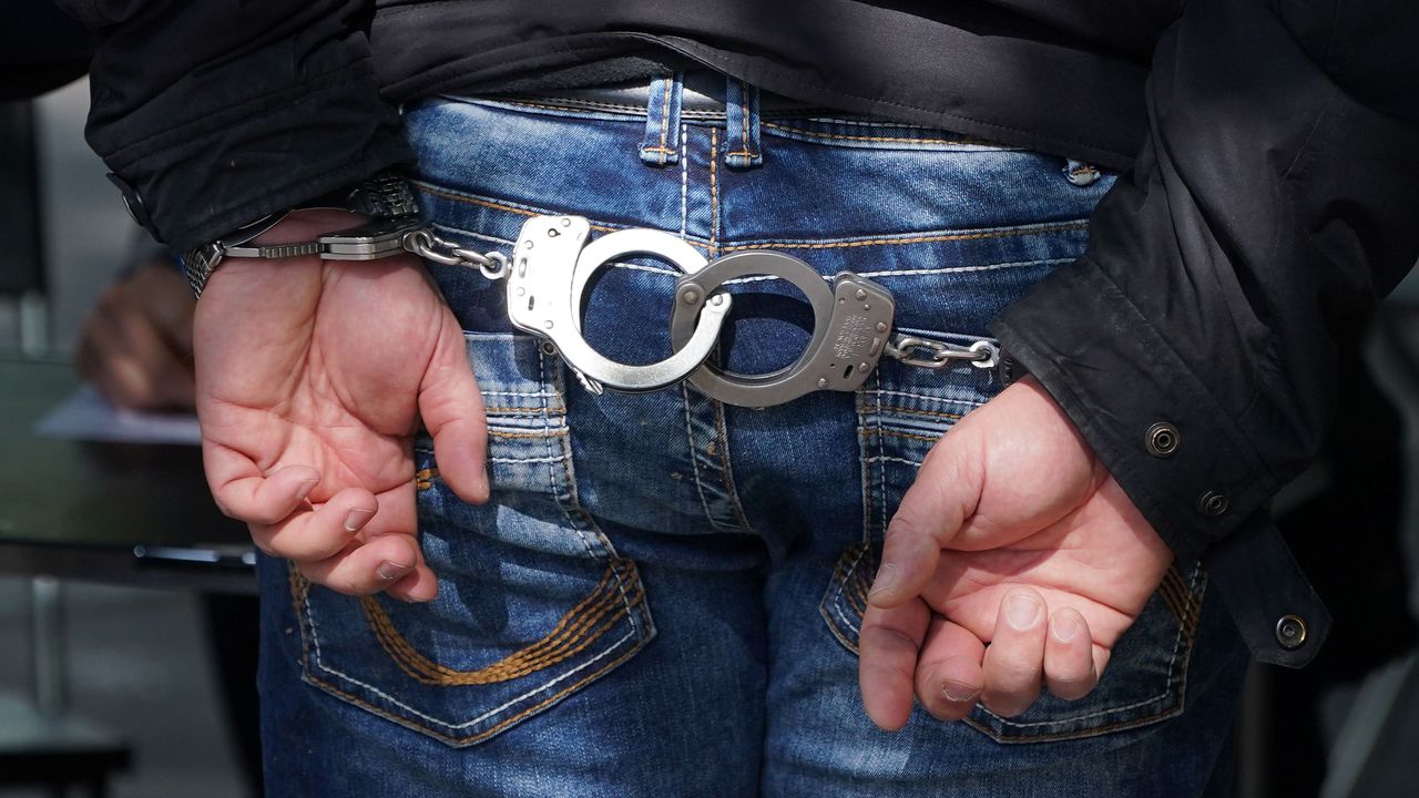 Двама мъже са задържани за домашно насилие Новини бг