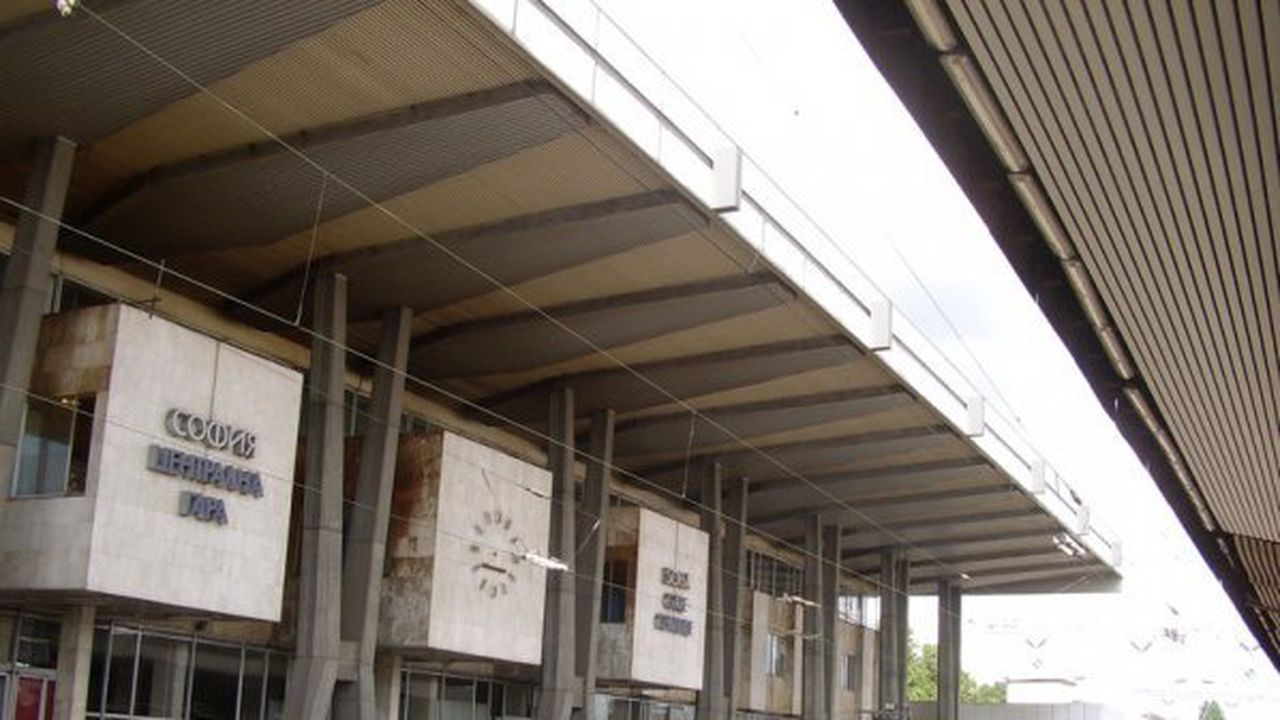 Фалшив е бил сигналът за бомба на Централна гара Новини бг