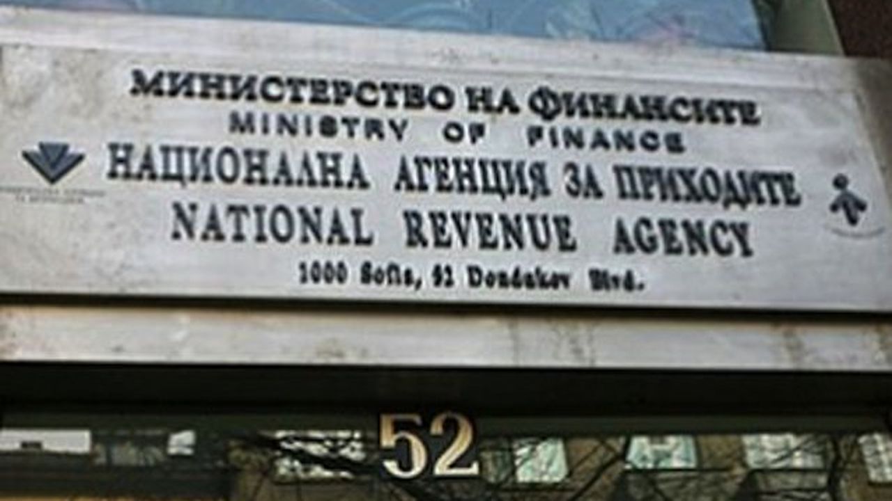 Хората с доходи от трудови договори няма да подават данъчни декларации