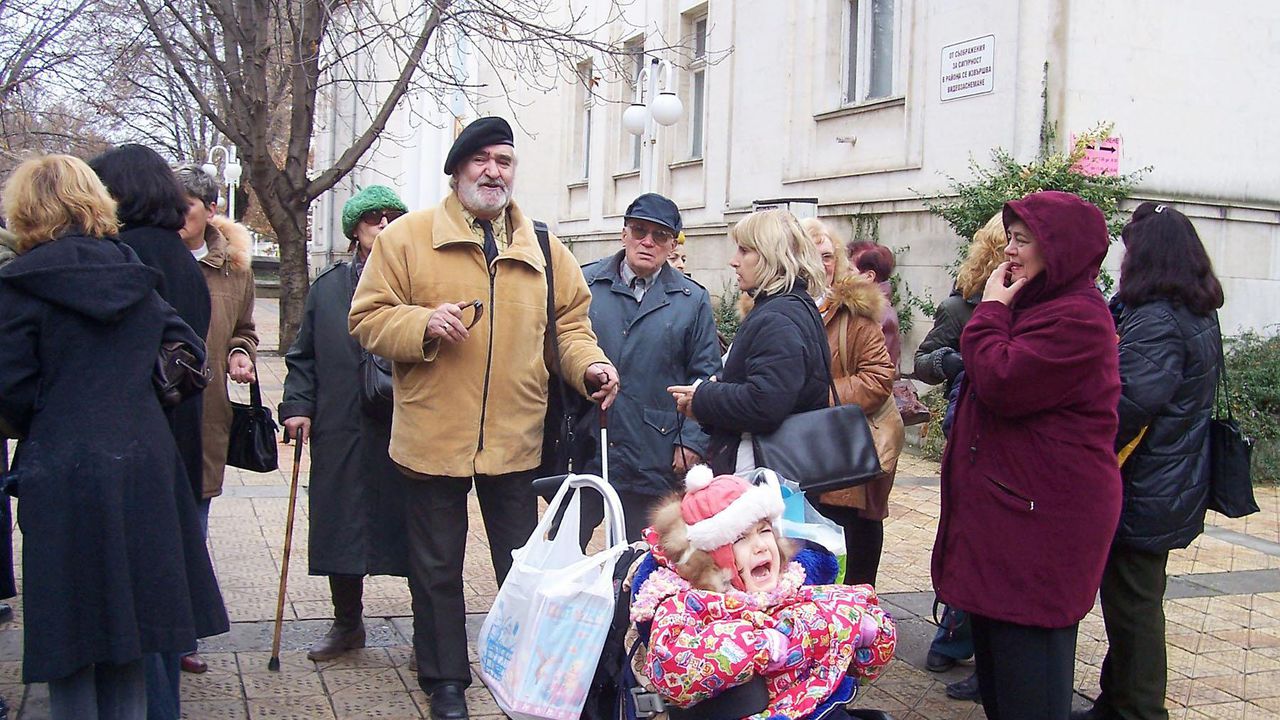 Абсурд Майки на деца с увреждания стават приемни родители заради пари Новини бг