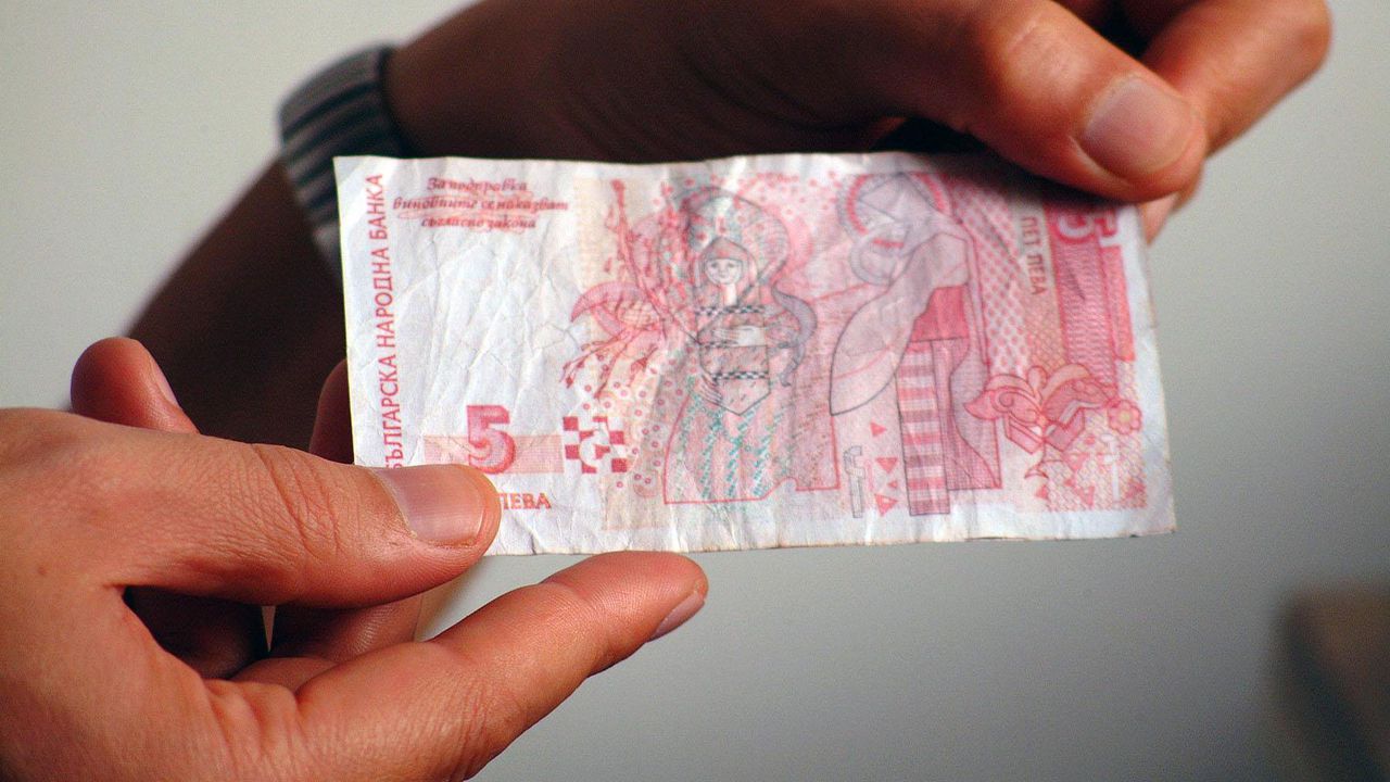 Преките чуждестранни инвестиции в страната за октомври са отрицателни