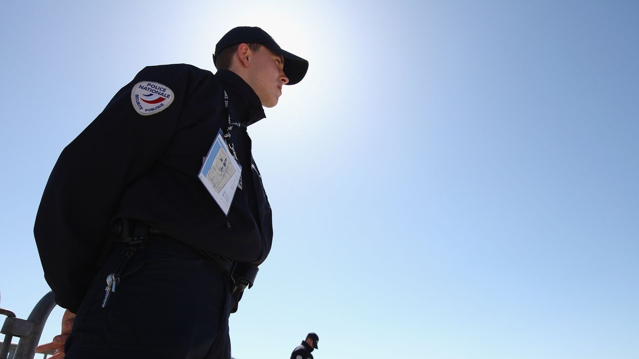 Спряха книгите на виетнамските полицаи Новини бг