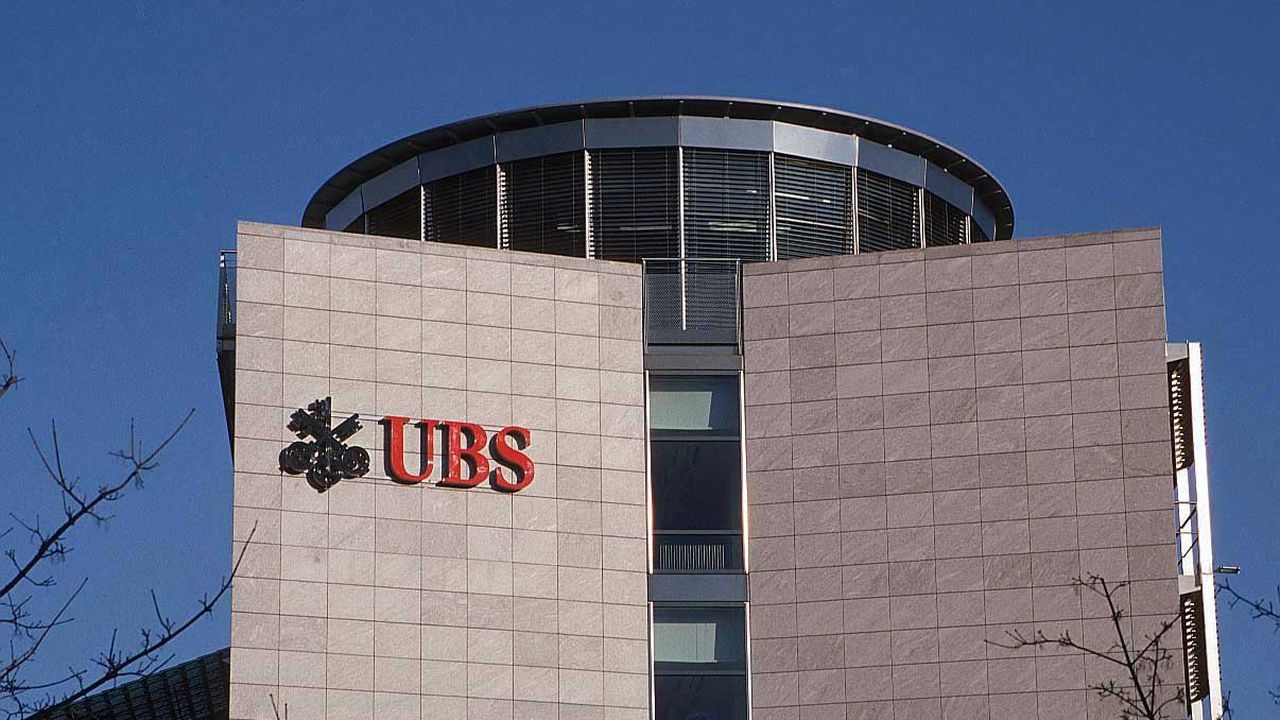 UBS съкращава 10 000 служители | Новини.бг
