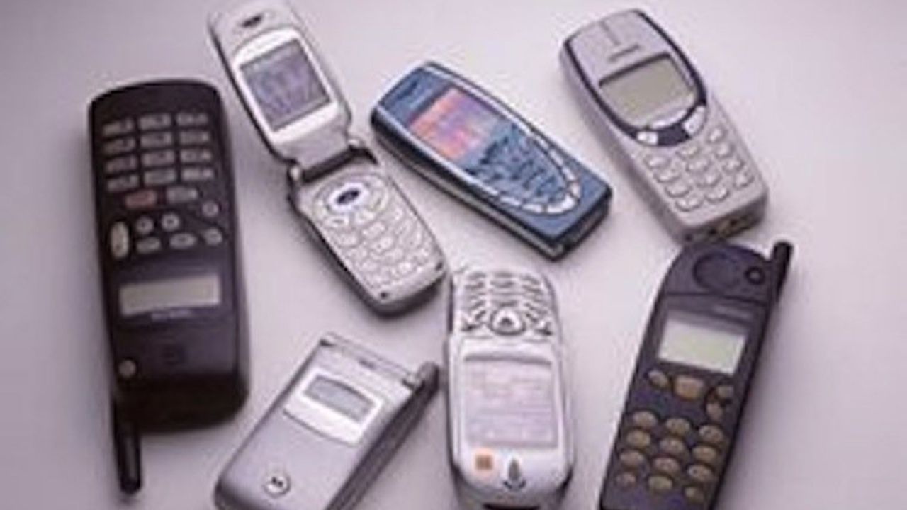 Нов живот за старите мобилни телефони | Новини.бг