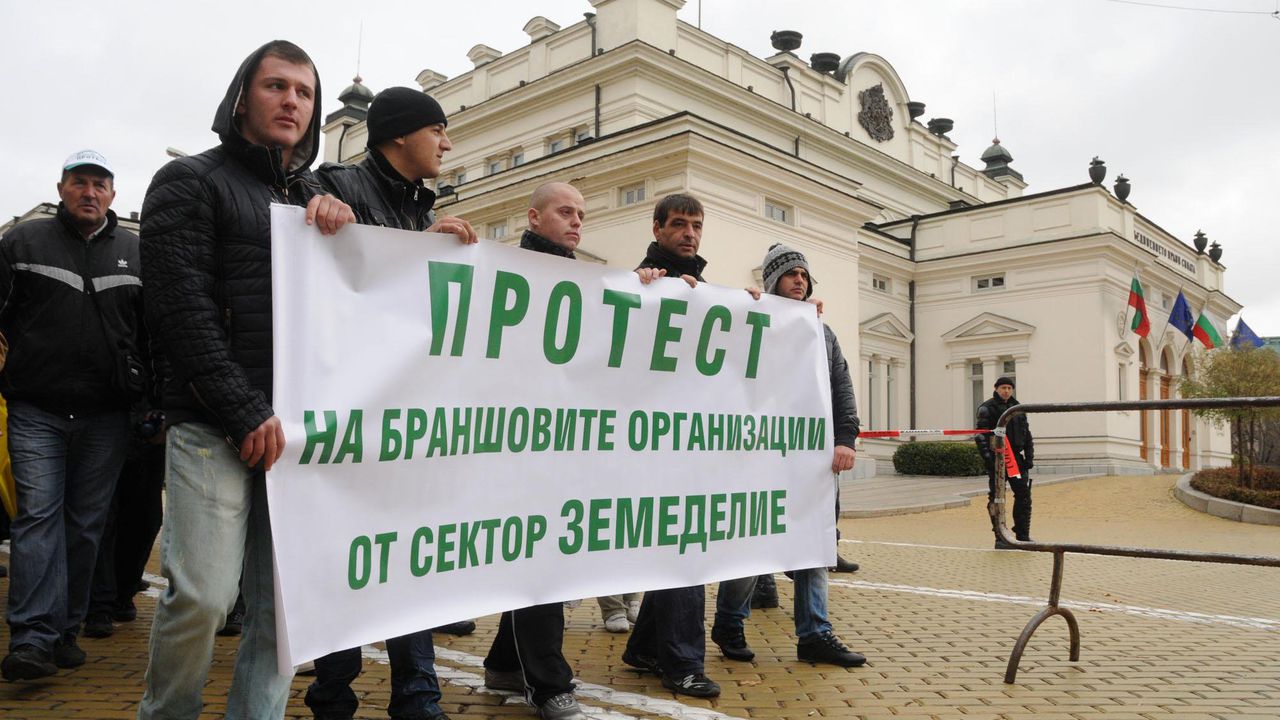 Земеделците протестират втори ден в центъра на София Новини бг
