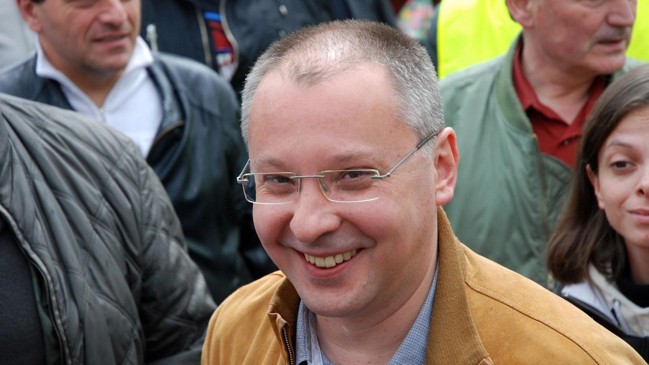 Станишев Ще бием правителството по шапката докато падне Новини бг