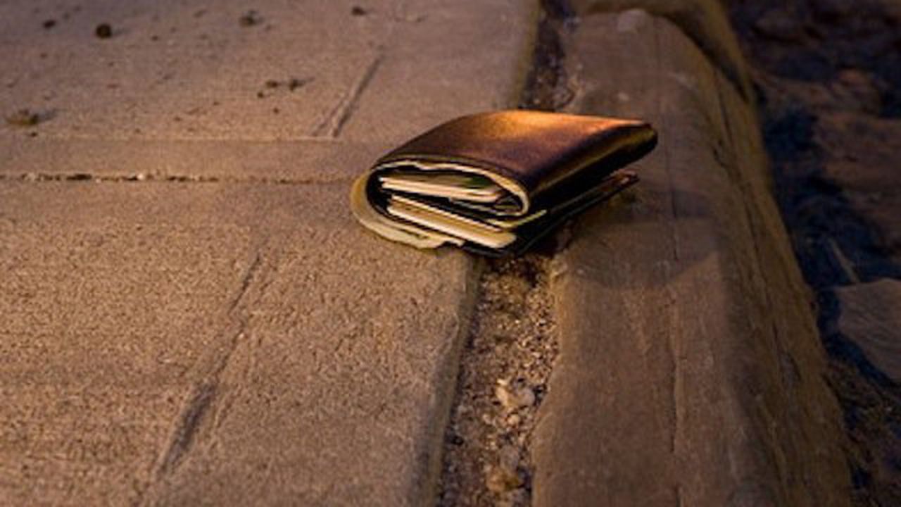 Деца намериха пари на улицата и ги подариха на училището си Новини бг