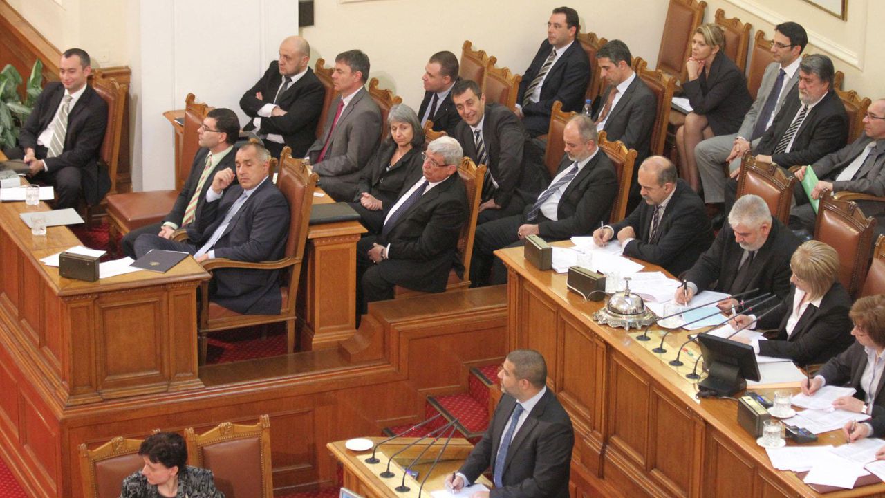 Решават съдбата на минималната работна заплата Новини бг