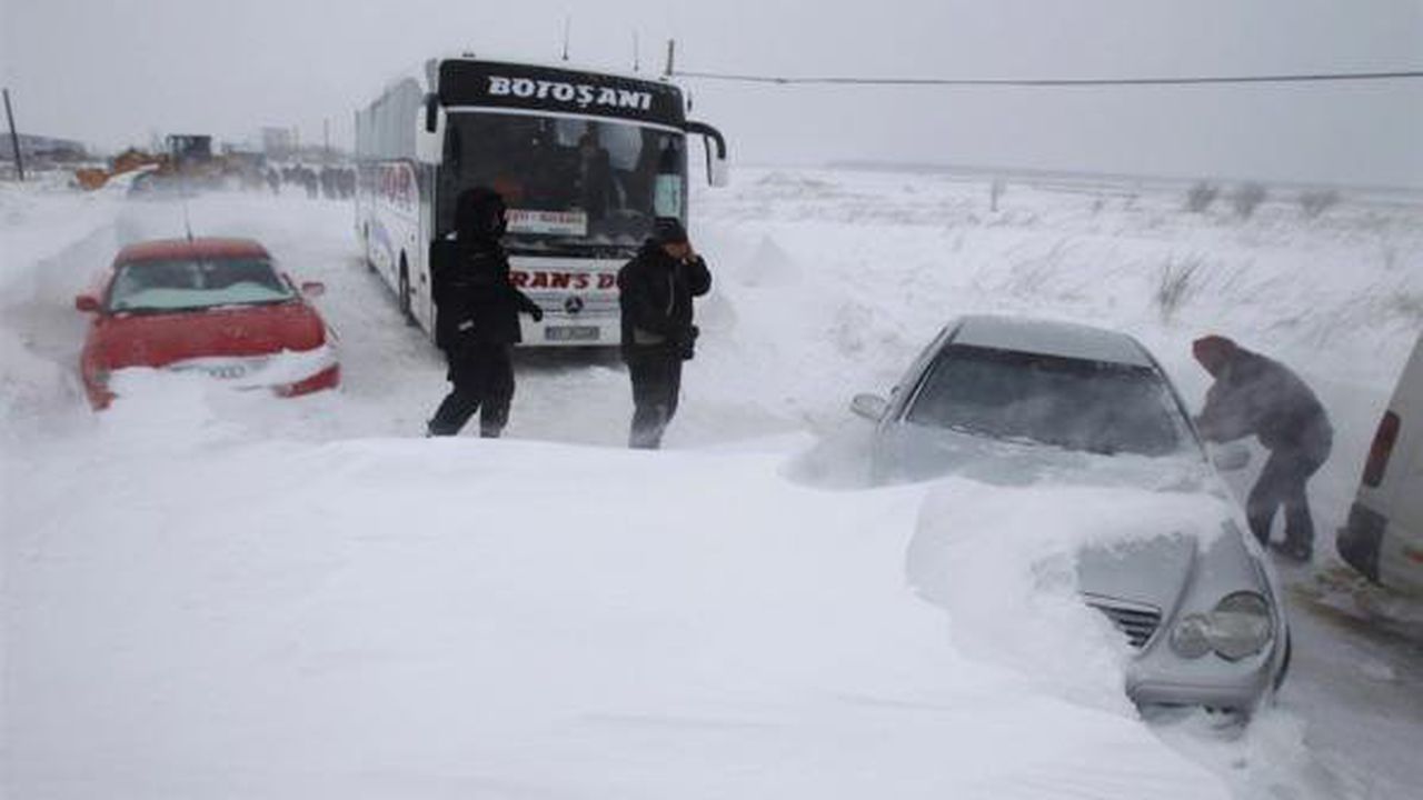Обявено е извънредно положение в 14 района на Сърбия поради обилни снеговалежи Новини бг