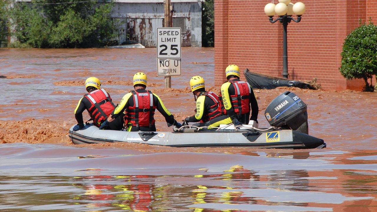 Над 2500 души са евакуирани заради наводнения в Чеченската република Новини бг