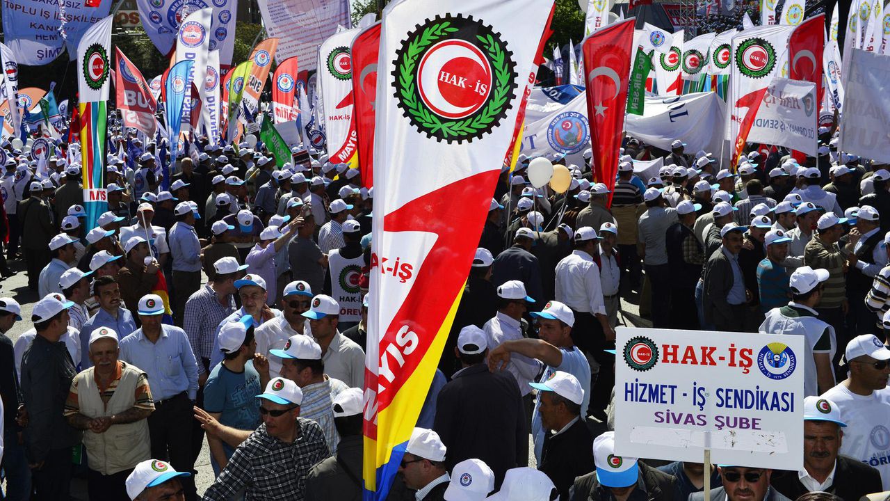 10 000 излязоха по улиците за Деня на труда в Турция снимки Новини бг