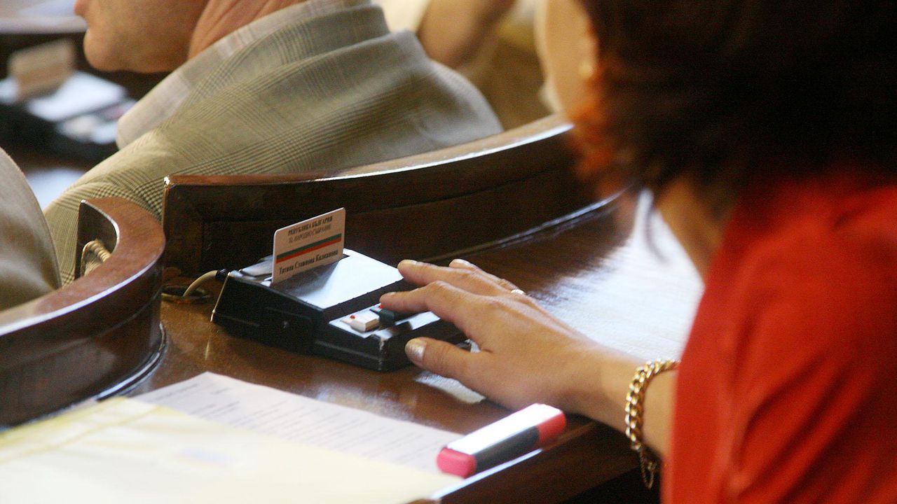 Парламентът гласува срока на уседналост Новини бг