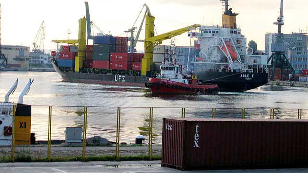 Мъж загина при трудова злополука на пристанище Варна Новини бг