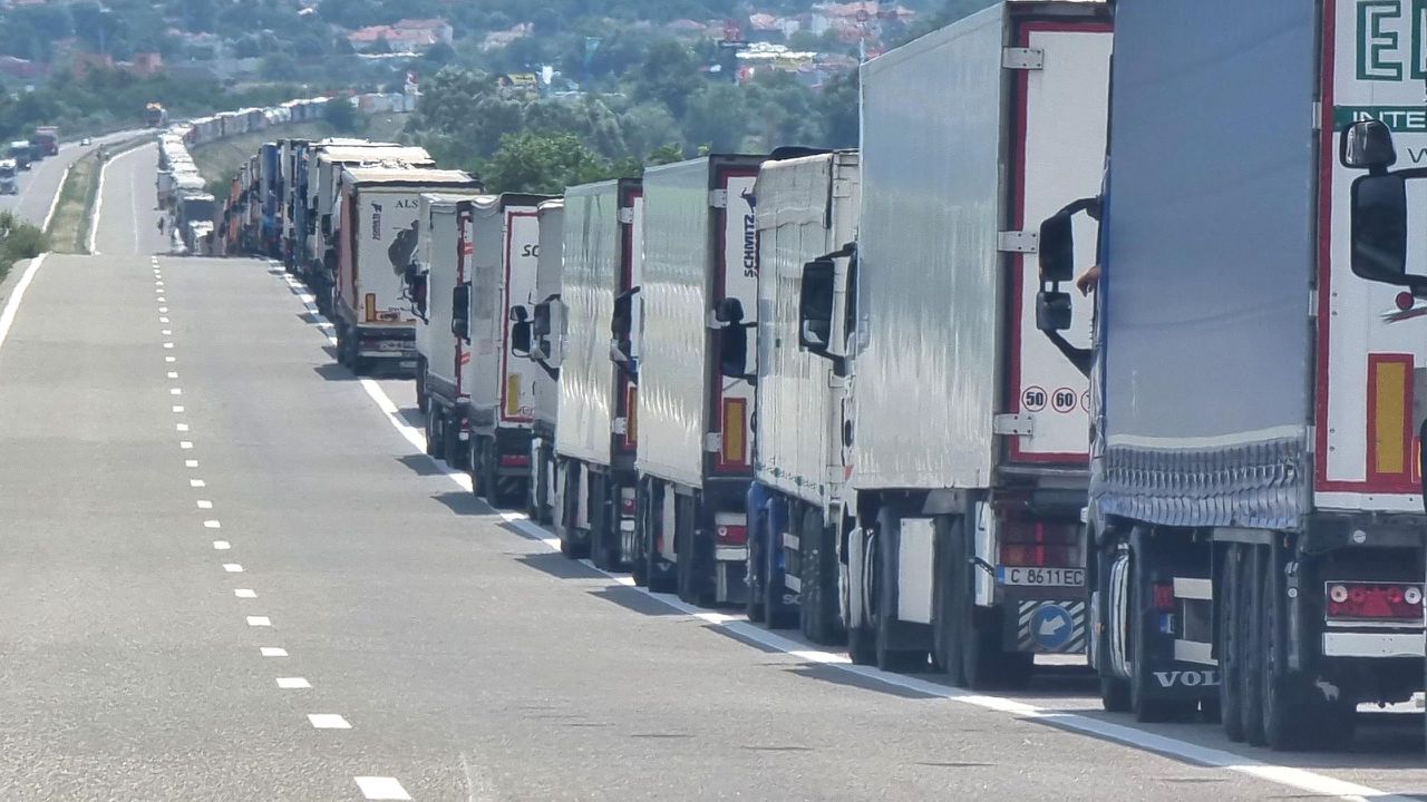 Интензивен е трафикът на граничните пунктове "Лесово" и "Капитан ...