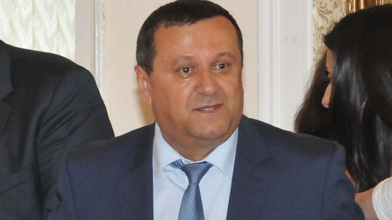 Хасан Адемов НОИ решава до 15 ноември за коледните добавки Новини бг