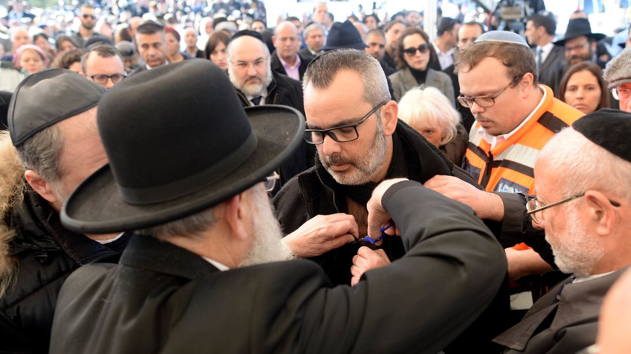 Погребаха убитите в Париж израелци снимки Новини бг