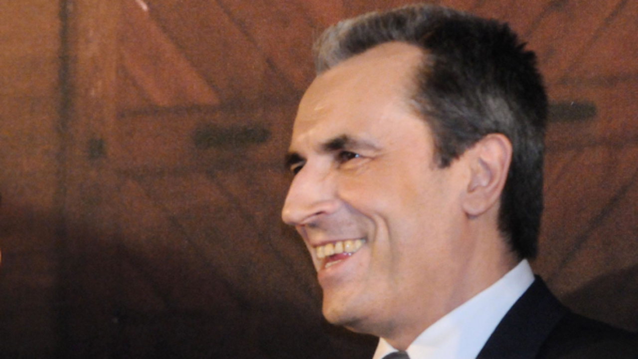 Орешарски се шегува Радвам се че връчвам награда АББ а не АБВ Новини бг