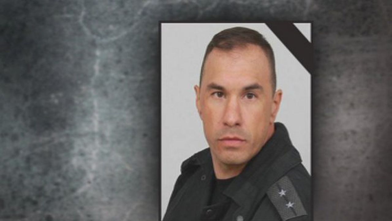 Искат паметна плоча на Емил Шарков в училището в Лясковец Новини бг