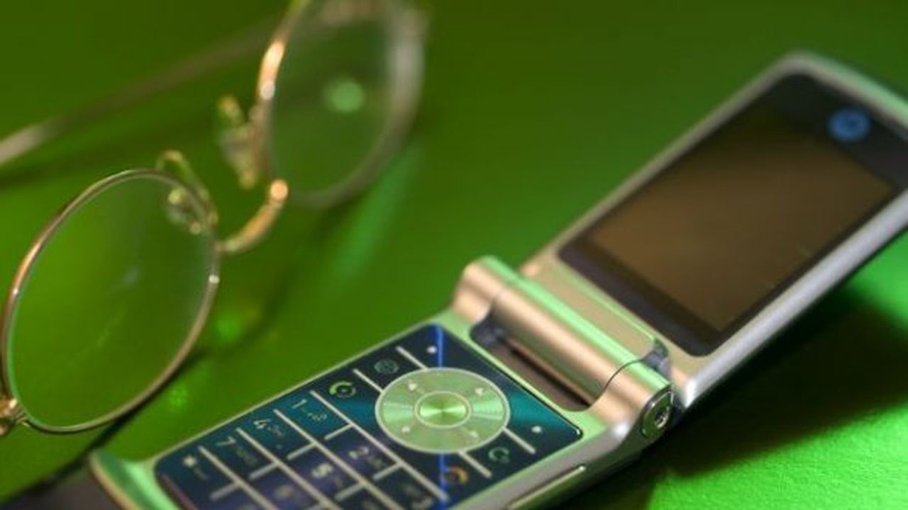 Паника обзе политици и бизнесмени захвърлиха мобилните телефони Новини бг