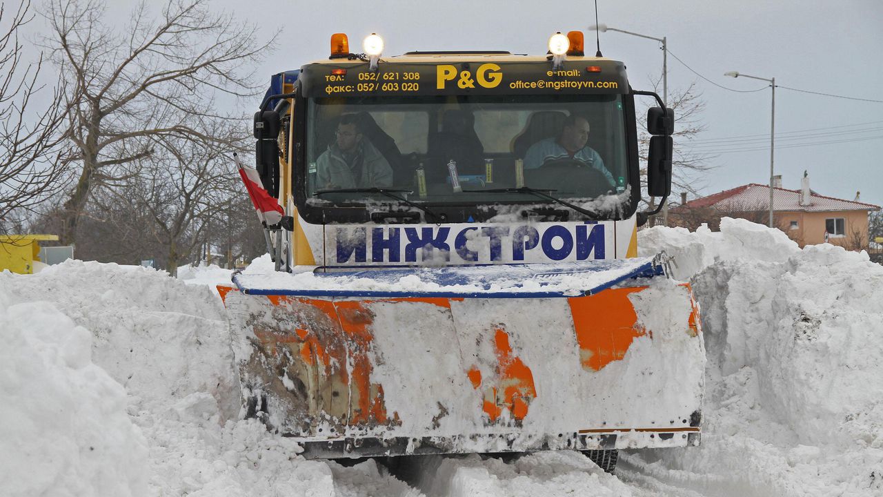 Фирмата на съпругата на депутат от ДПС ще чисти снега в Хасково | Новини.бг