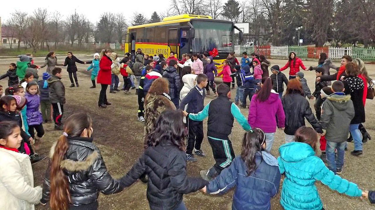 Подаряват сборник с патриотични стихове на всички деца в Плевен Новини бг