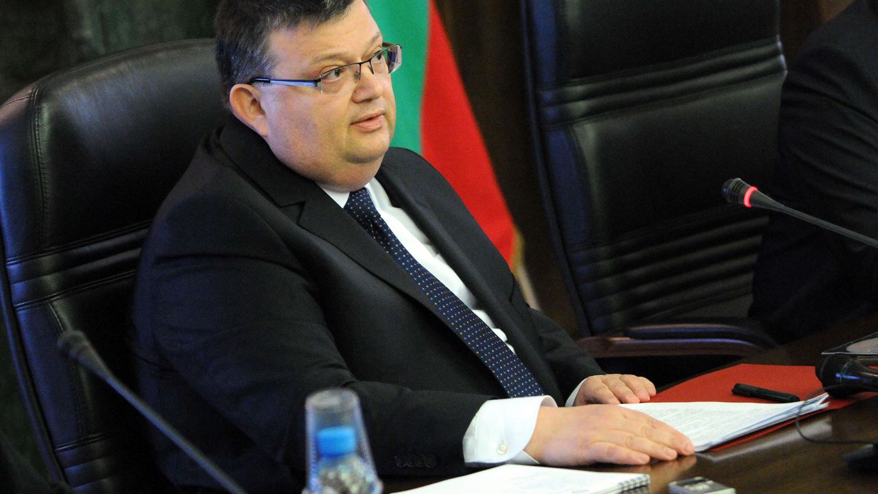 Цацаров Няма данни за умишлен палеж в завода в Горни Лом Новини бг