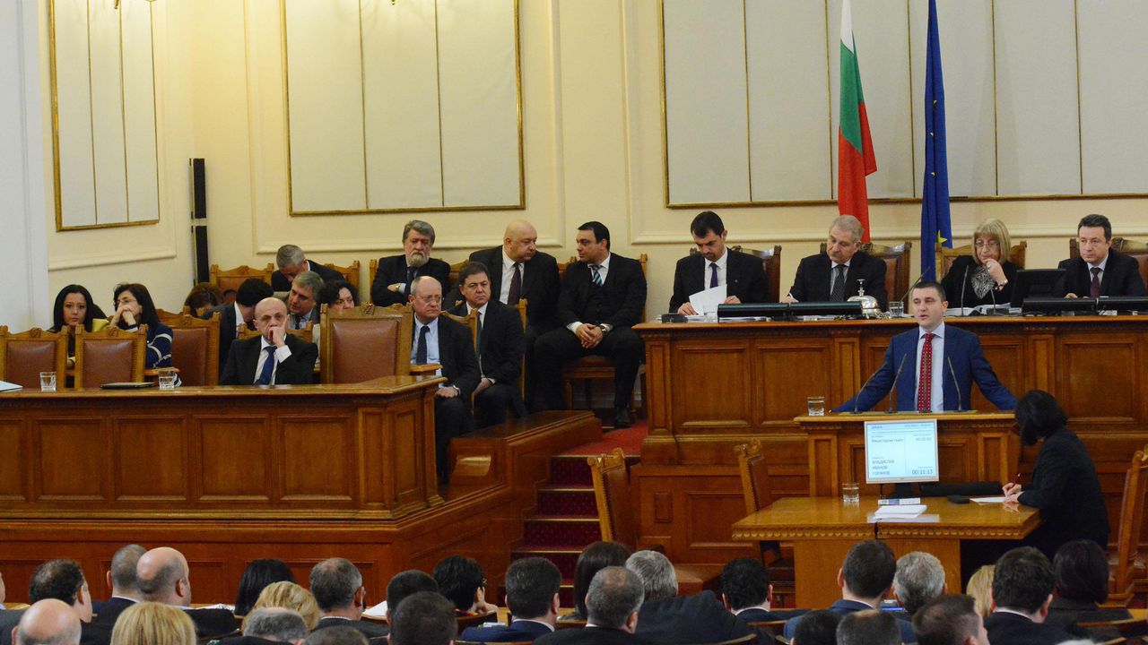 Точката за Конституцията отпадна от дневния ред на депутатите Новини бг