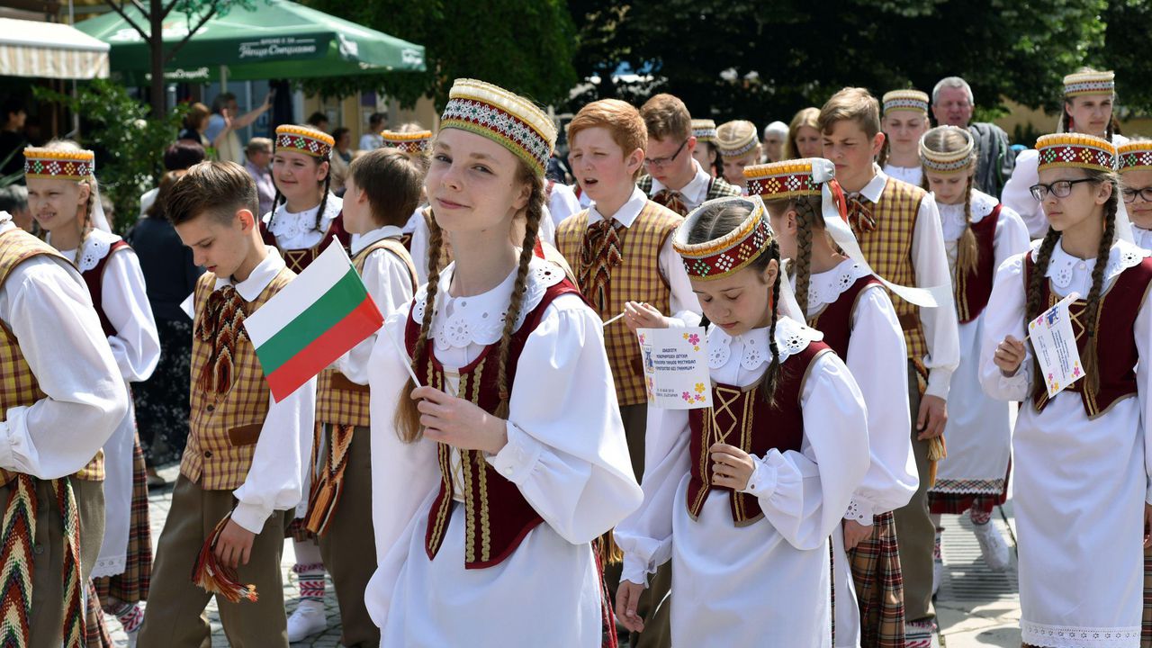 В цялата страна се отбелязва Деня на българската просвета снимки Новини бг