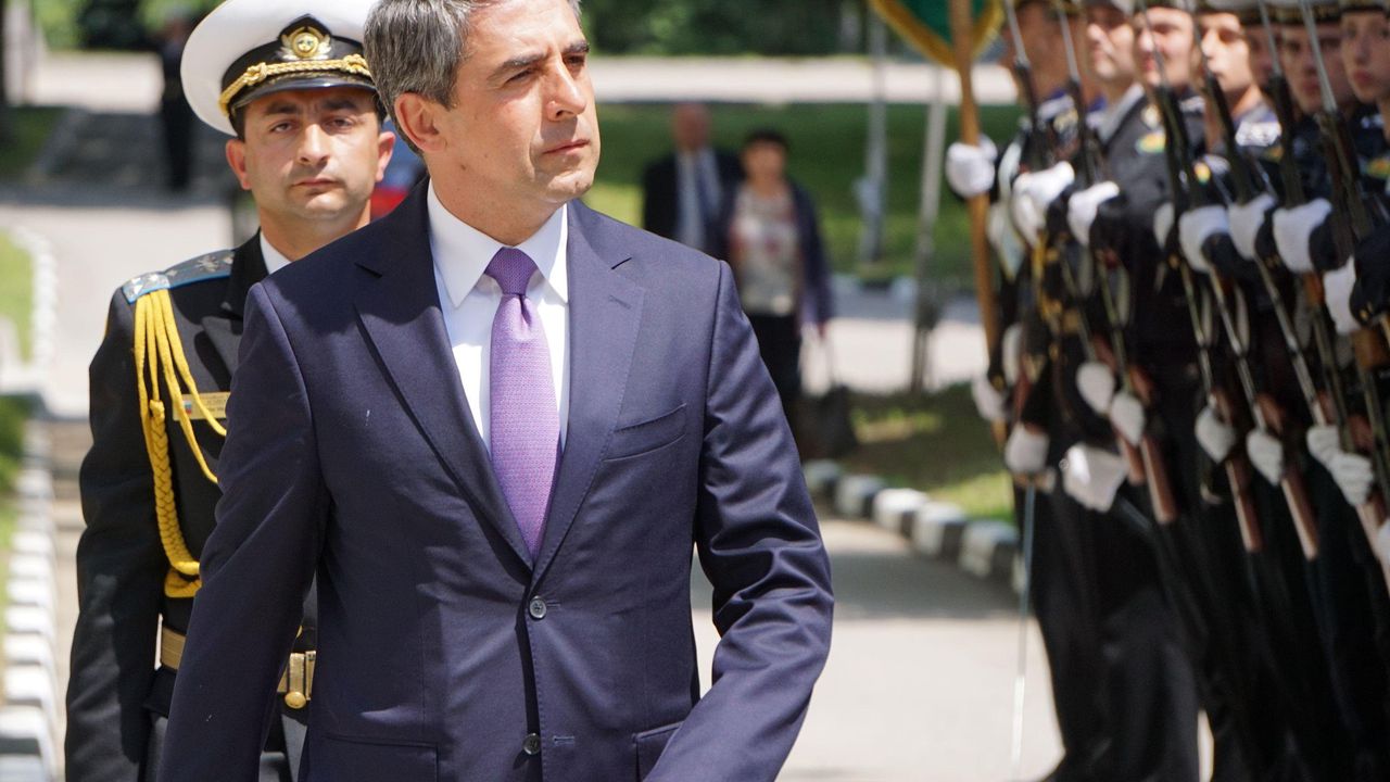 Плевнелиев сезира Конституционния съд за референдума Новини бг