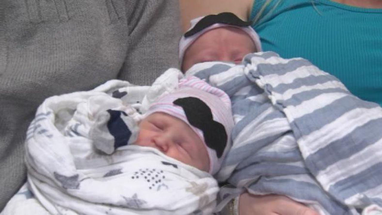 Близнаци се родиха в различни години видео Новини бг