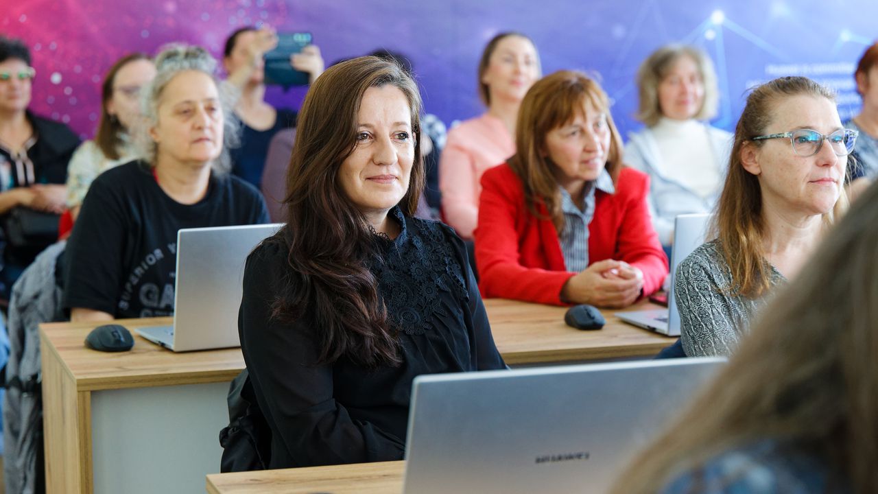 Нов безплатен курс за дигитални умения стартира през август Новини бг