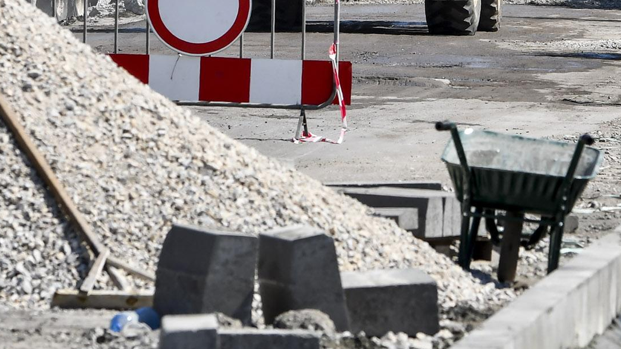 Граждани се събраха на протест срещу ремонта в центъра на София Новини бг