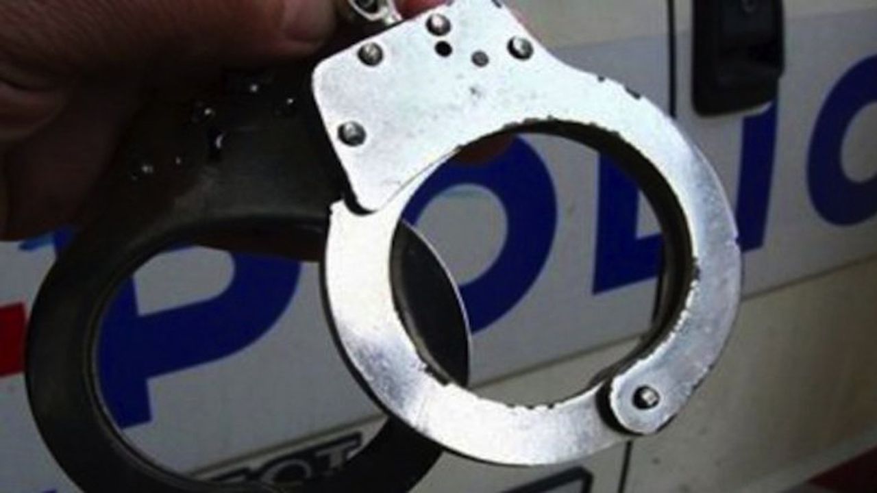 Задържаха двама младежи за умишлено потрошени коли в Банско Новини бг