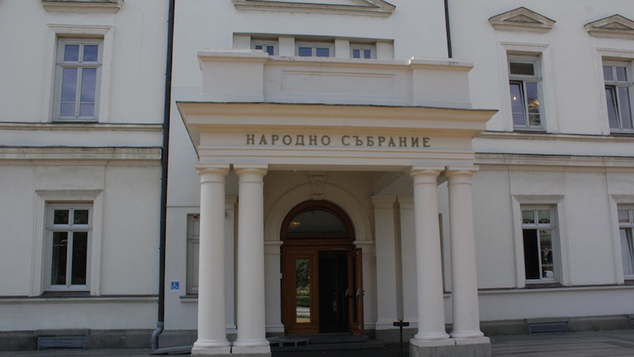 Комисията по отбрана подкрепи откриването на Висше военновъздушно училище Георги Бенковски